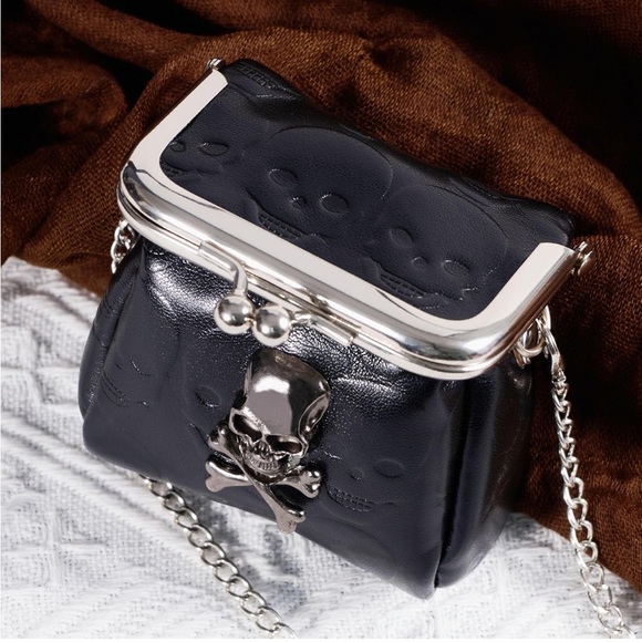 Bags | New Skull Mini Kiss Lock Crossbody Bag Chain Strap Black Silver ...